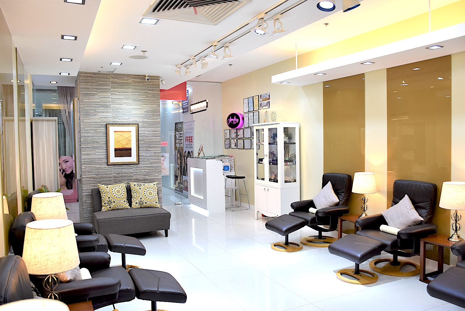 Landmark Trinoma | Mich & Myl Nails